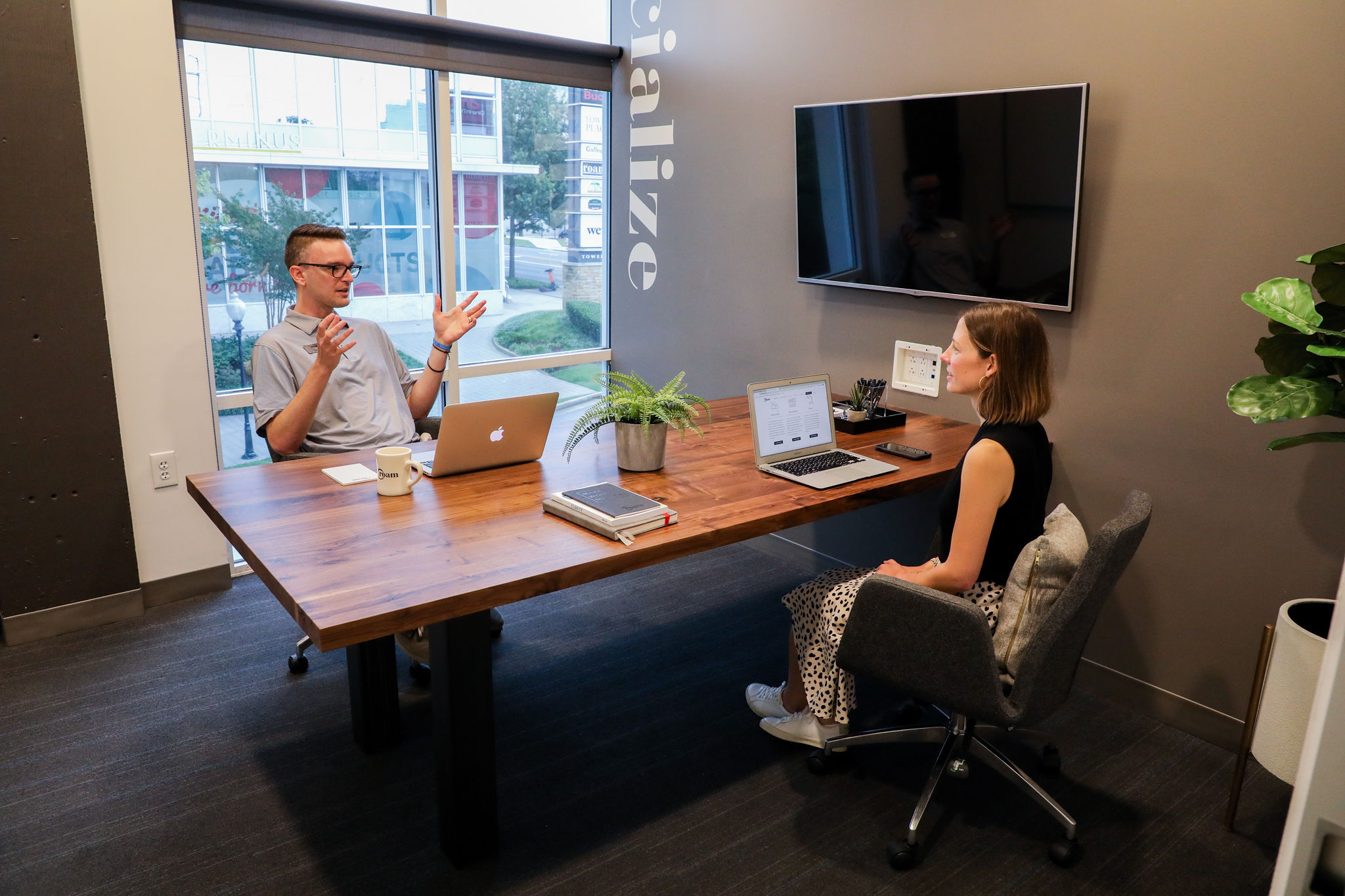 A Guide to Roam's Comprehensive Workspace Solutions
